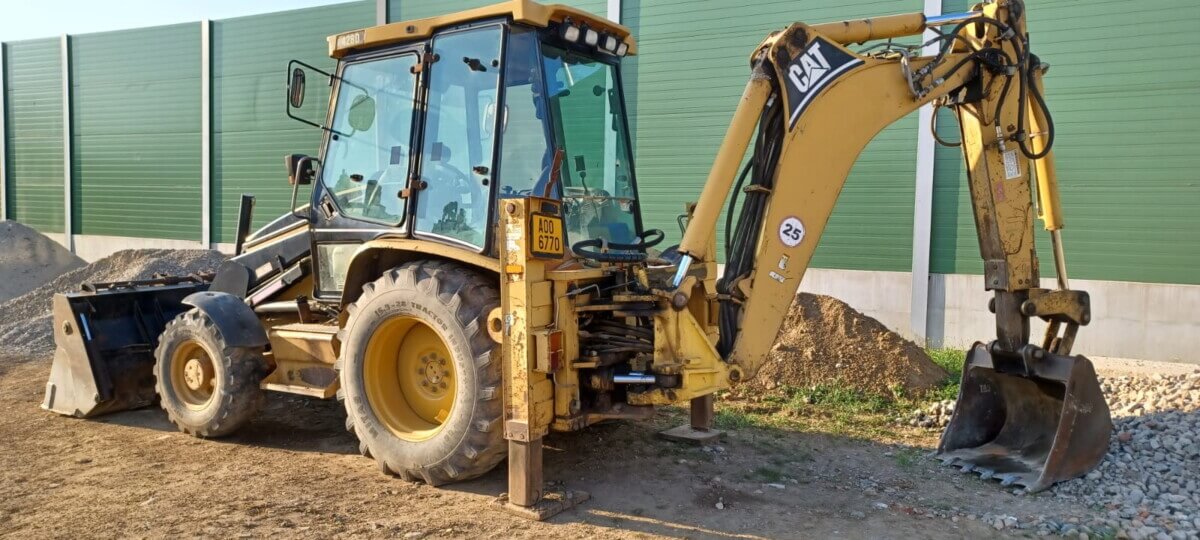 CAT 428D - STAVTECH CZ s.r.o.